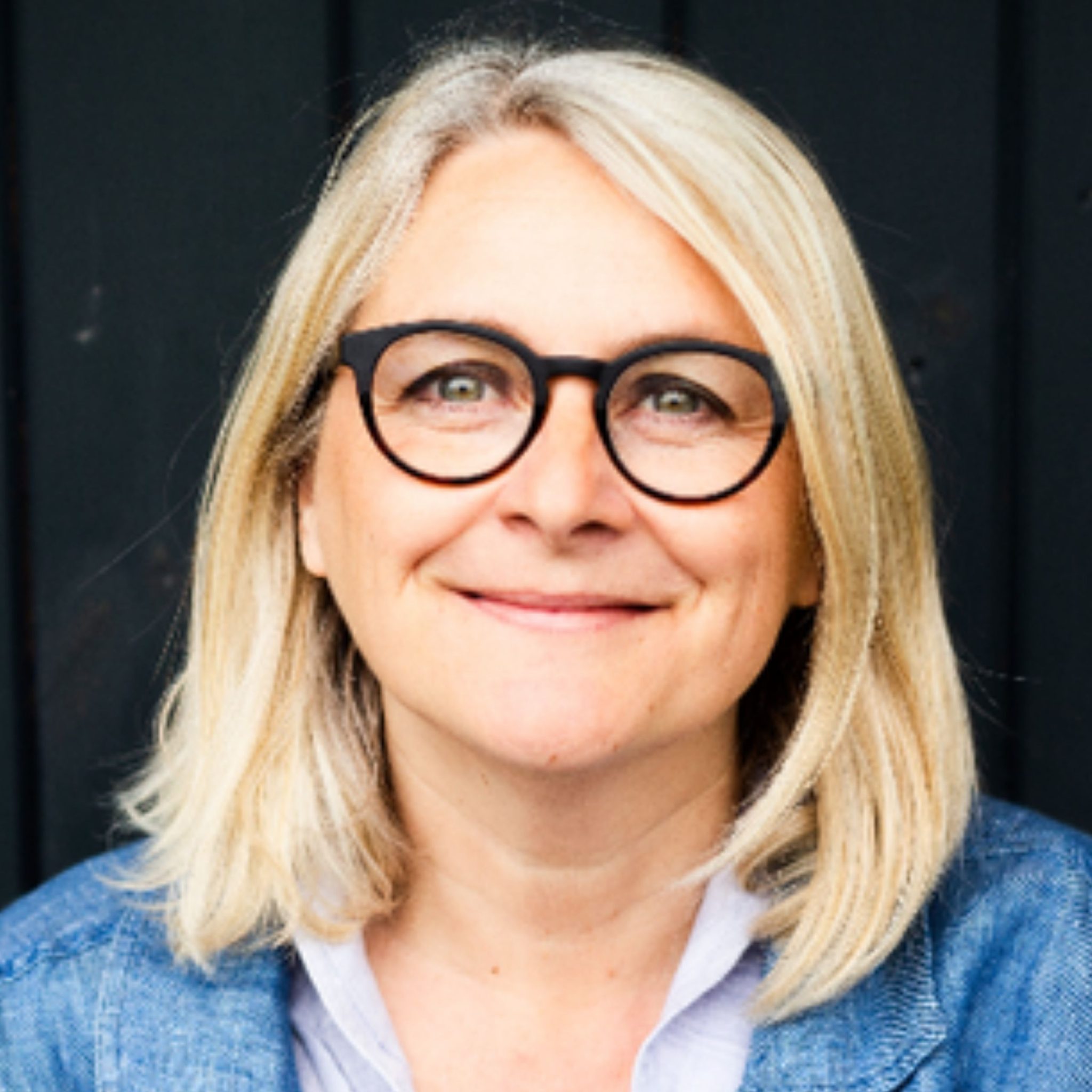 EMMA KENNEDY - From Rejected Sitcoms To Cartoon Cows